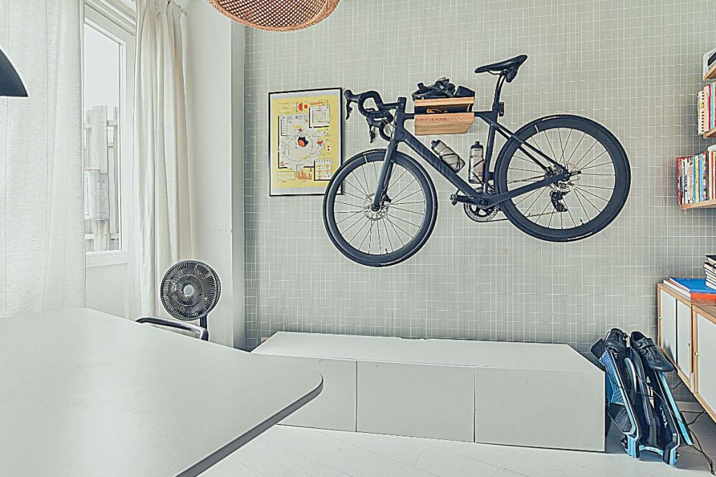 Learn about Cycling with Guides on Bike Repairs and Cycling Tips